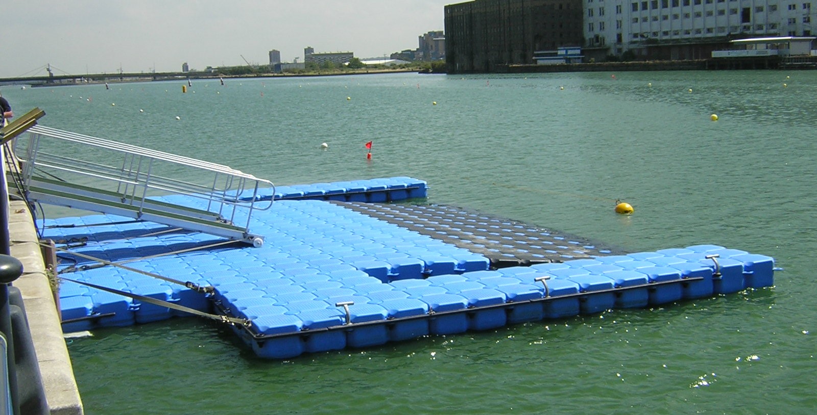 Triathlon swim Pontoon